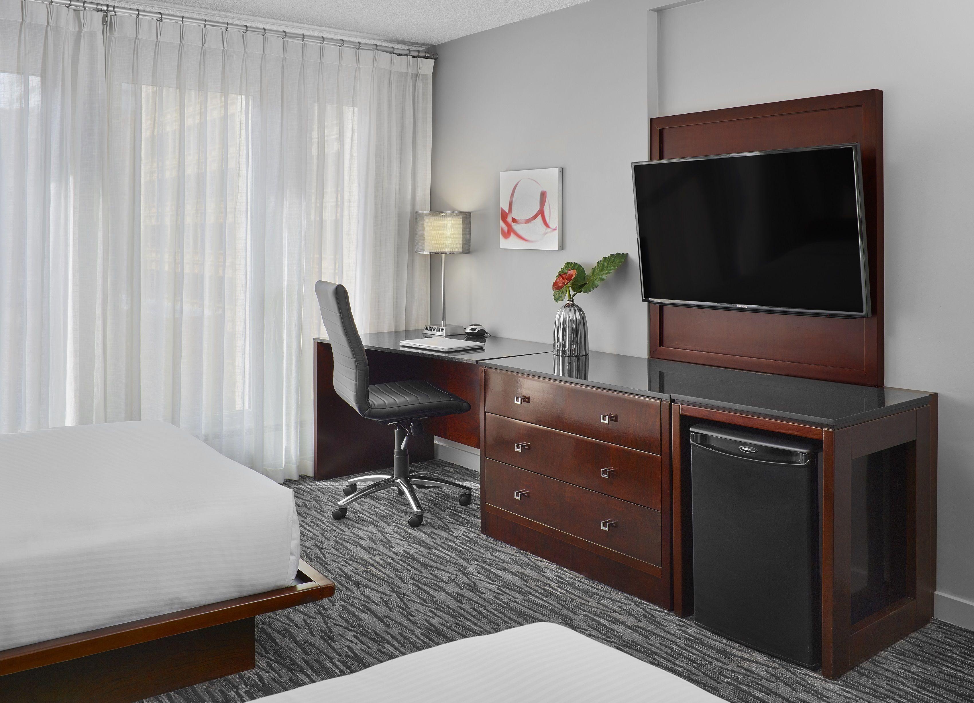 HOTEL MATRIX | ⋆⋆⋆⋆ | EDMONTON, CANADA | SEASON DEALS FROM $95